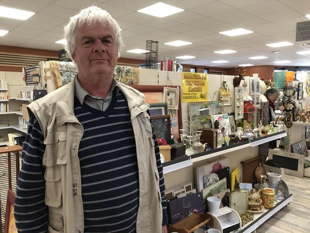« On ne veut rien jeter » : la boutique Emmaüs de Château-Gontier fait ...