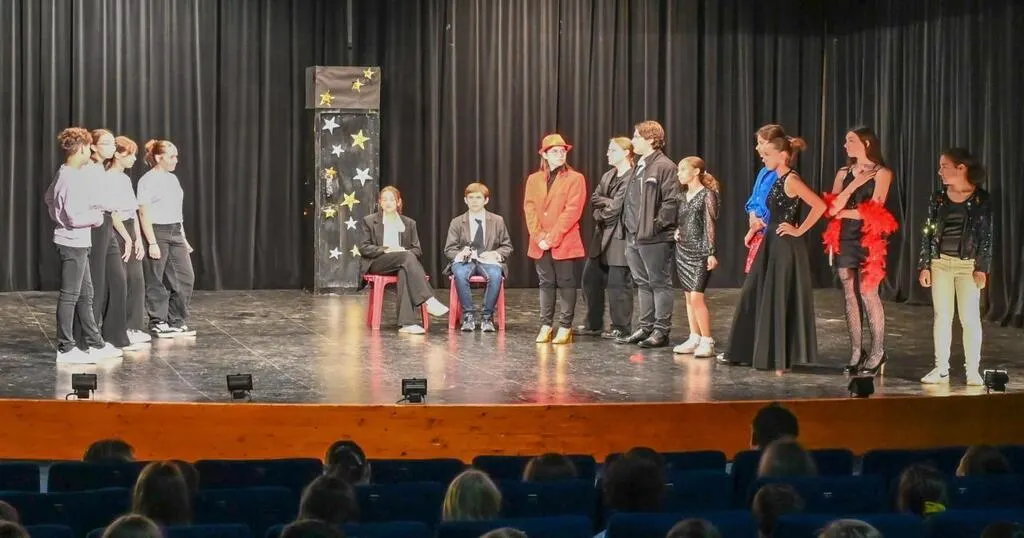 Sèvremoine. Le théâtre collégien invite à son spectacle - Cholet ...