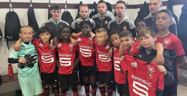 « Il est trop beau » : le nouveau maillot du Stade Rennais étrenné… par ...