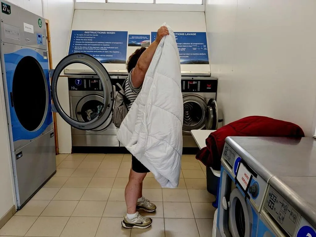 REPORTAGE. À la laverie automatique, on attend sa lessive mais plus ...
