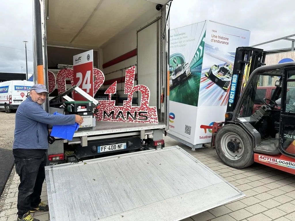 EN IMAGES. 24H du Mans. C’est parti pour dix jours de démontage dans le village . Sport - Le ...