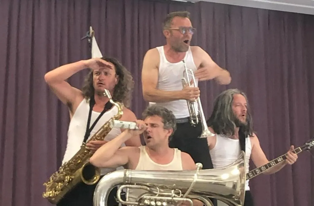 Montreuil-sous-Pérouse. Mr Pok a rencontré les élèves de l’école ...