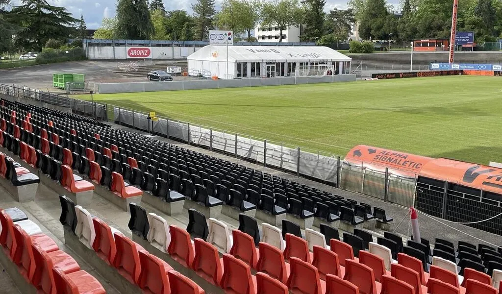 Rénovation du stade de football Francis-Le-Basser à Laval : du ...