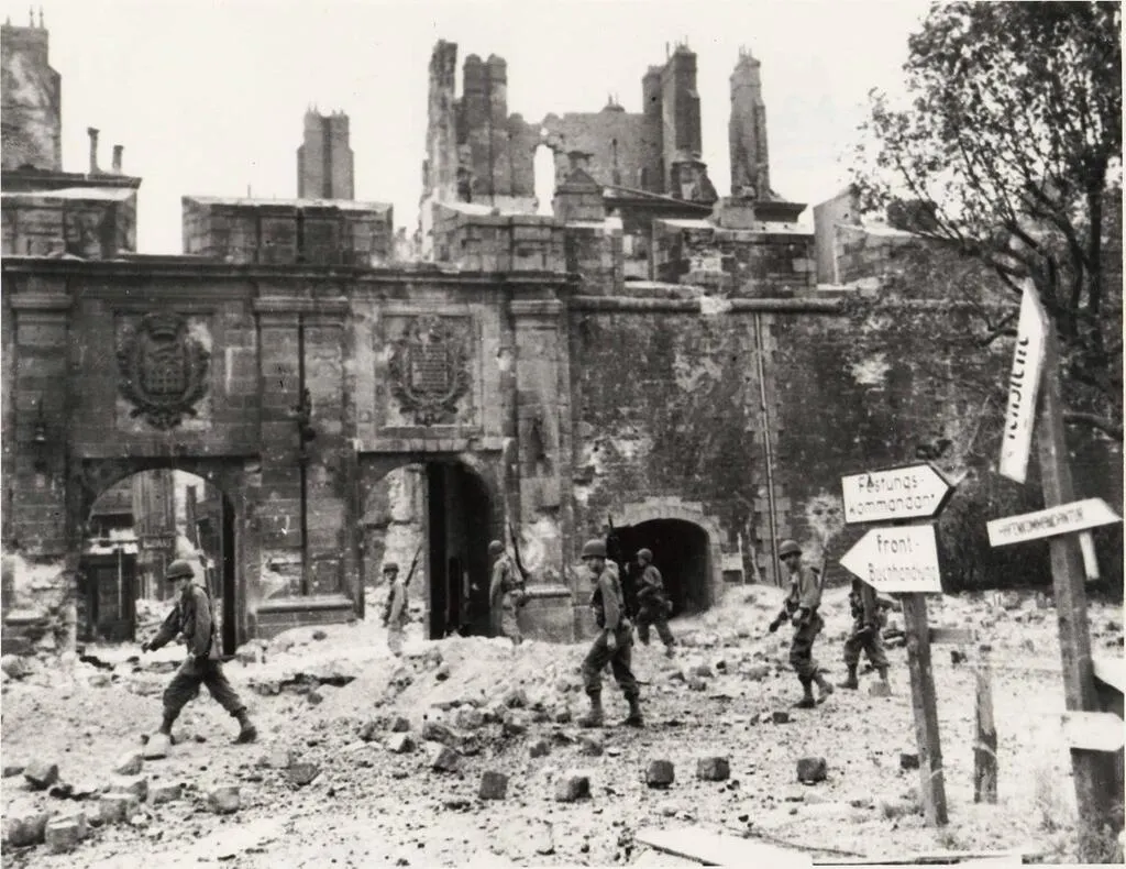 Du 4 au 17 août 1944, le grand récit de la libération de Saint-Malo - Fougères.maville.com