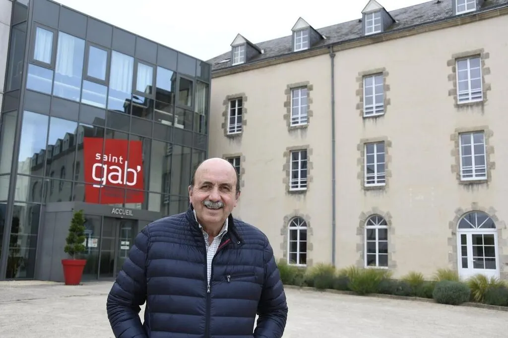 Prof de mathématiques à Saint-Laurent-sur-Sèvre pendant 42 ans, il ...