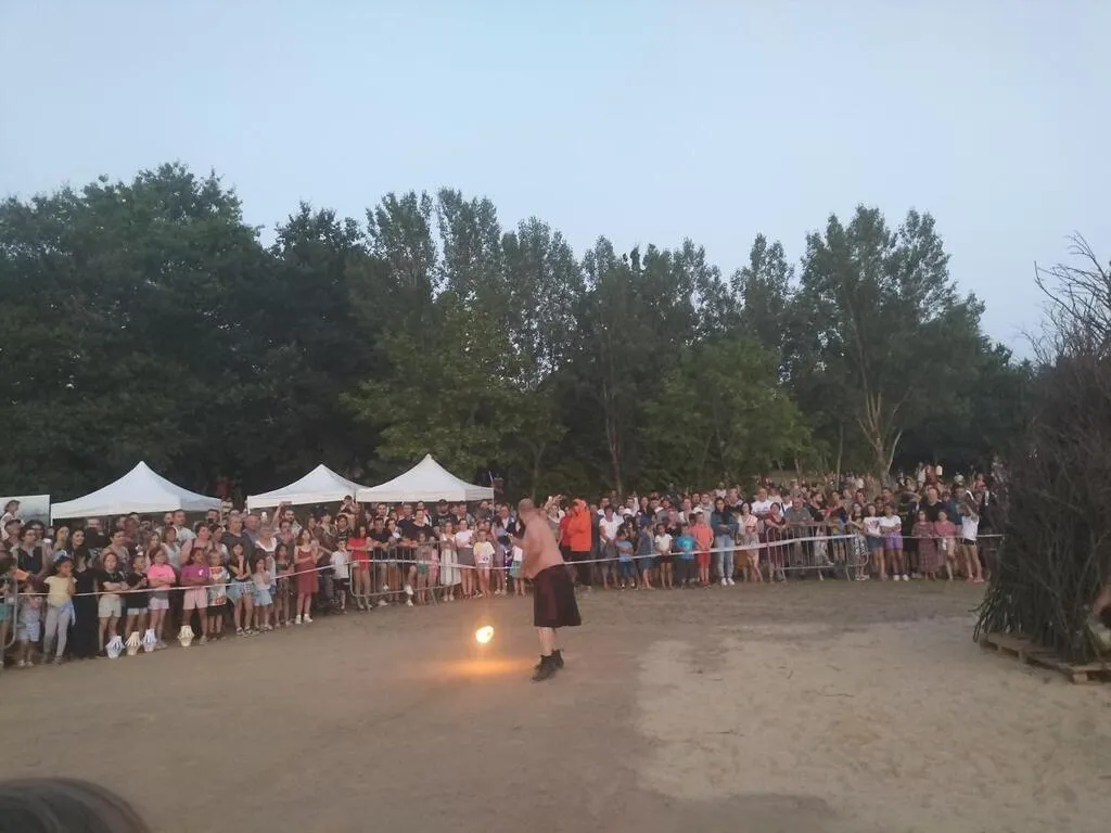 « La fête, c’est pour tout le monde ! » Le festival Le Feu au lac ...