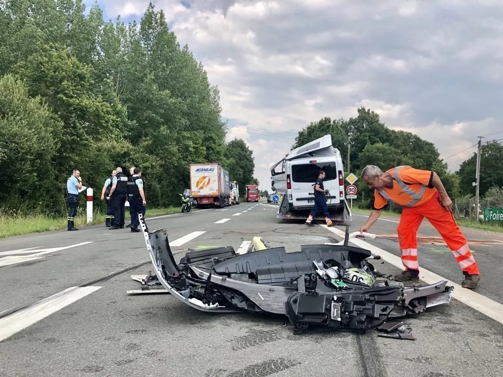 Accident mortel entre un poids lourd et un véhicule utilitaire près du Mans : ce que l’on sait ...