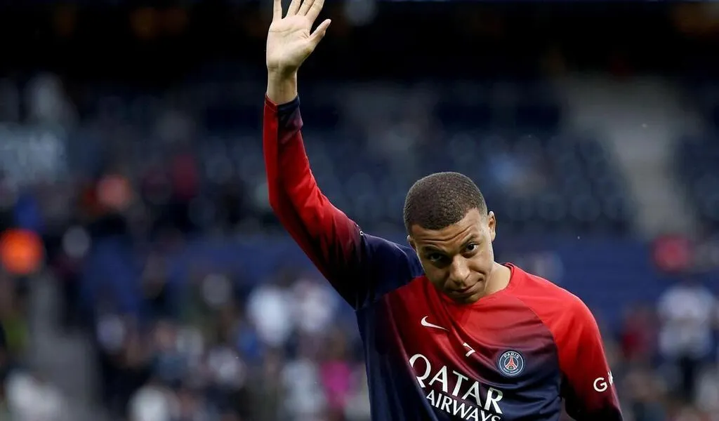Kylian Mbappé réclame 100 millions d’euros de primes et salaires au PSG ...