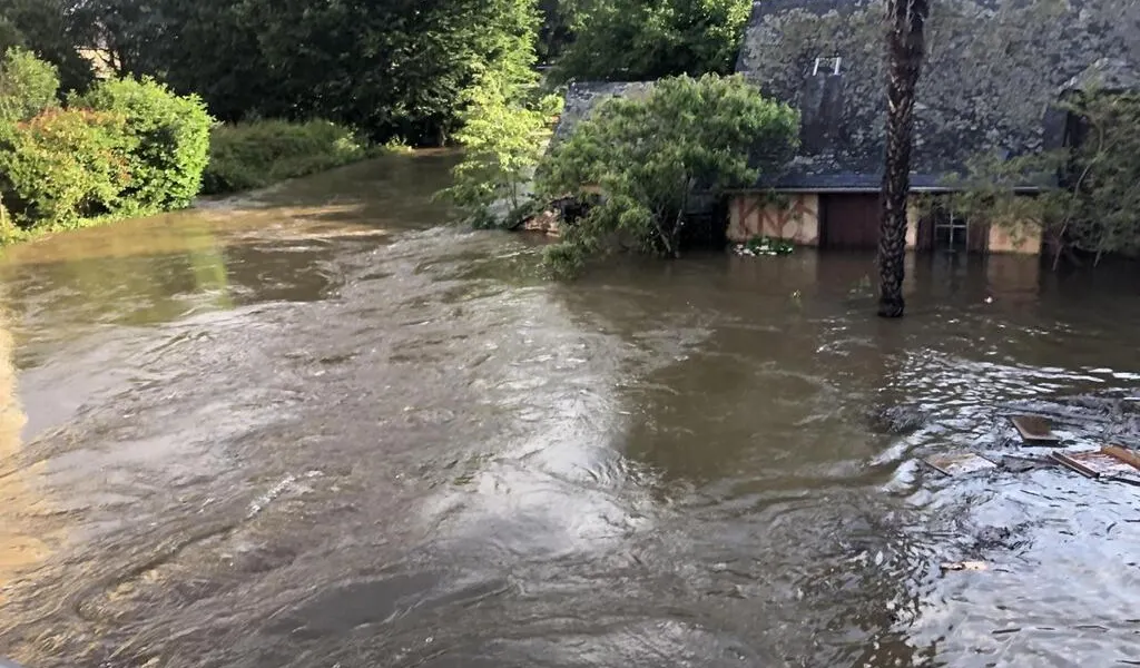 Inondations en Mayenne : des sols « de plus en plus imperméabilisés par ...