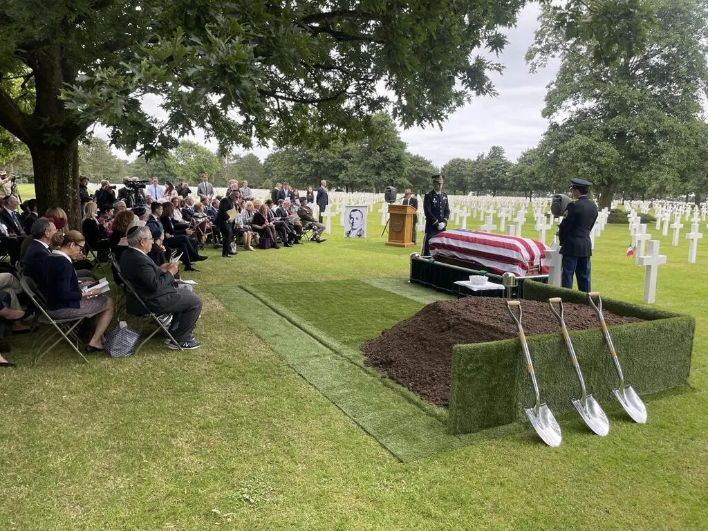 « On l’a ramené à la maison » : un soldat américain enterré à ...
