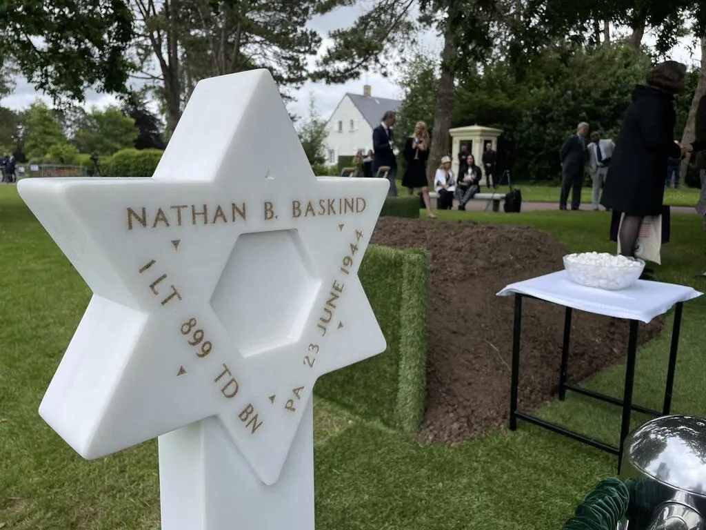 « On l’a ramené à la maison » : un soldat américain enterré à ...