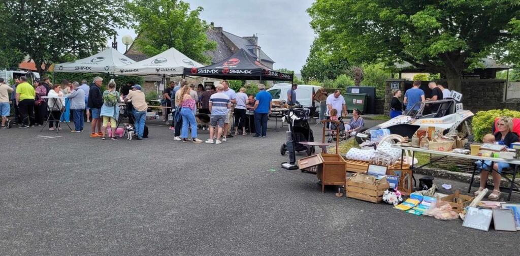 Trévron. Cinquante exposants réunis au vide-greniers - Lannion-Perros ... Trévron. Cinquante exposants réunis au vide-greniers - Lannion-Perros ...