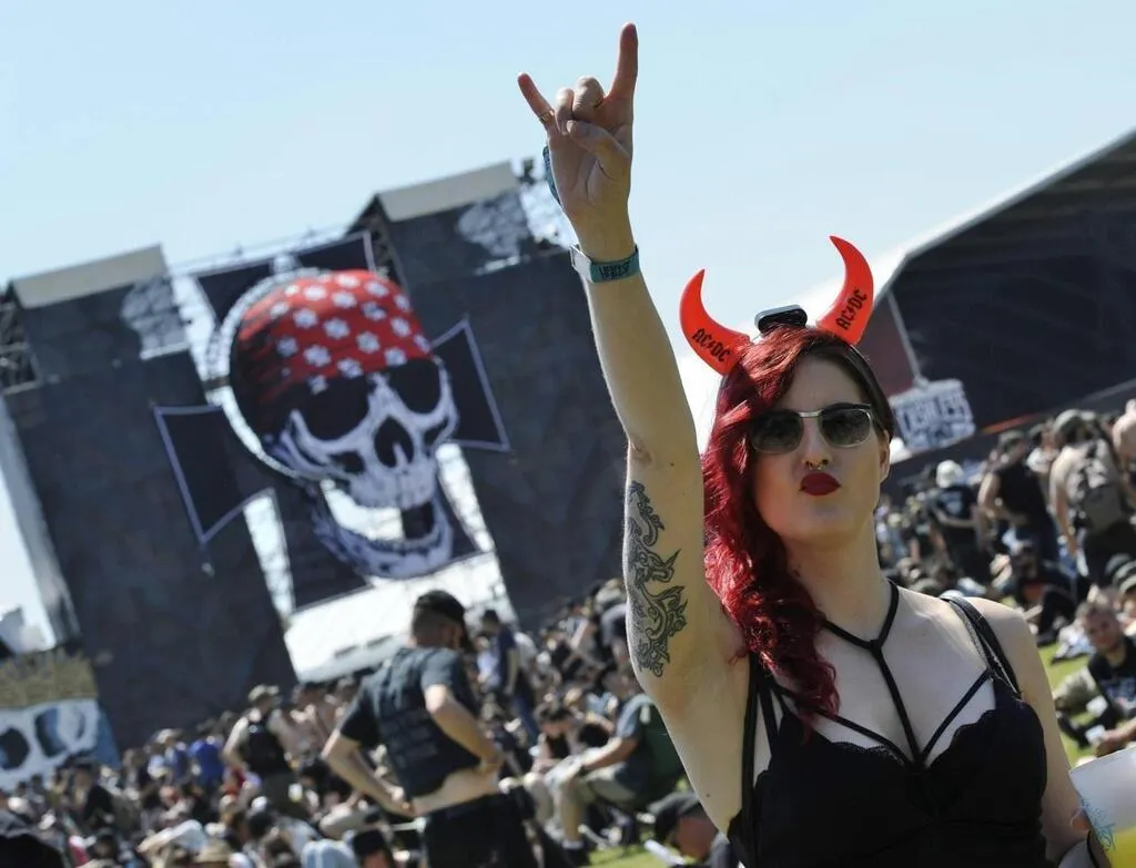 Au Hellfest, de plus en plus de femmes dans le public, mais les clichés ...