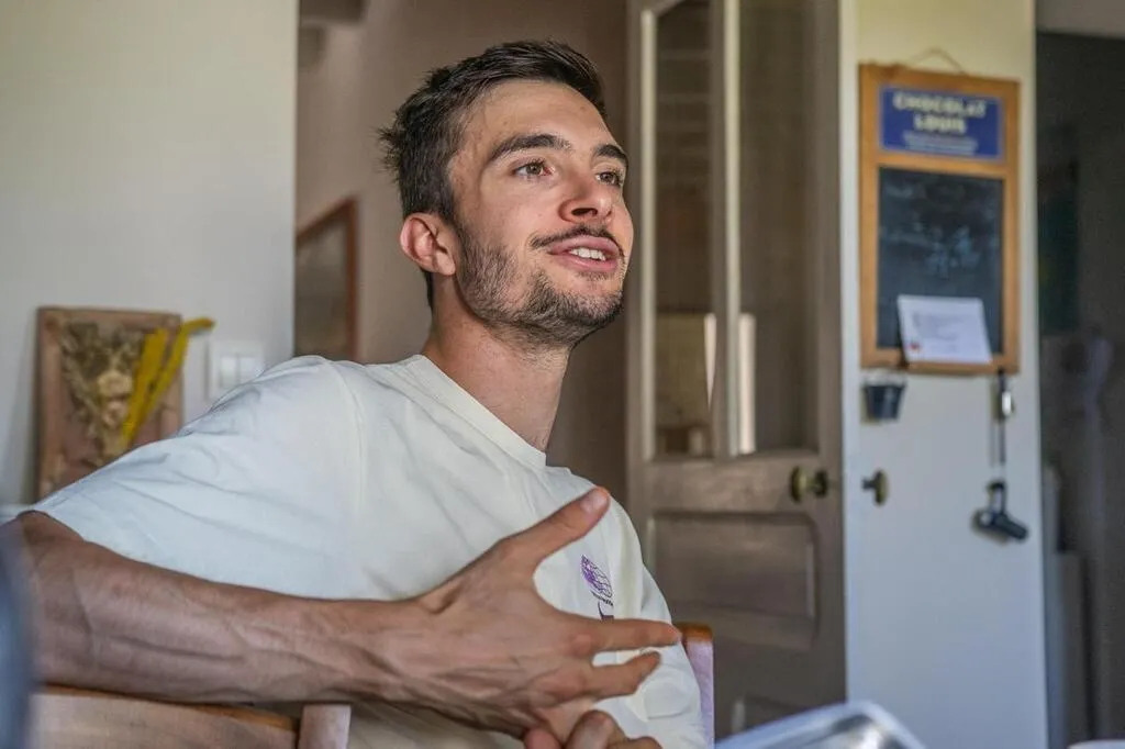 Athlétisme - Championnats de France. Hugo Hay fait parler ses jambes et ...