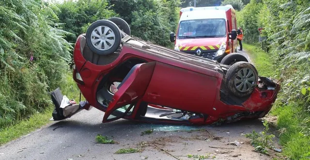 Sa voiture se retrouve sur le toit : une femme grièvement blessée après un accident dans la ...