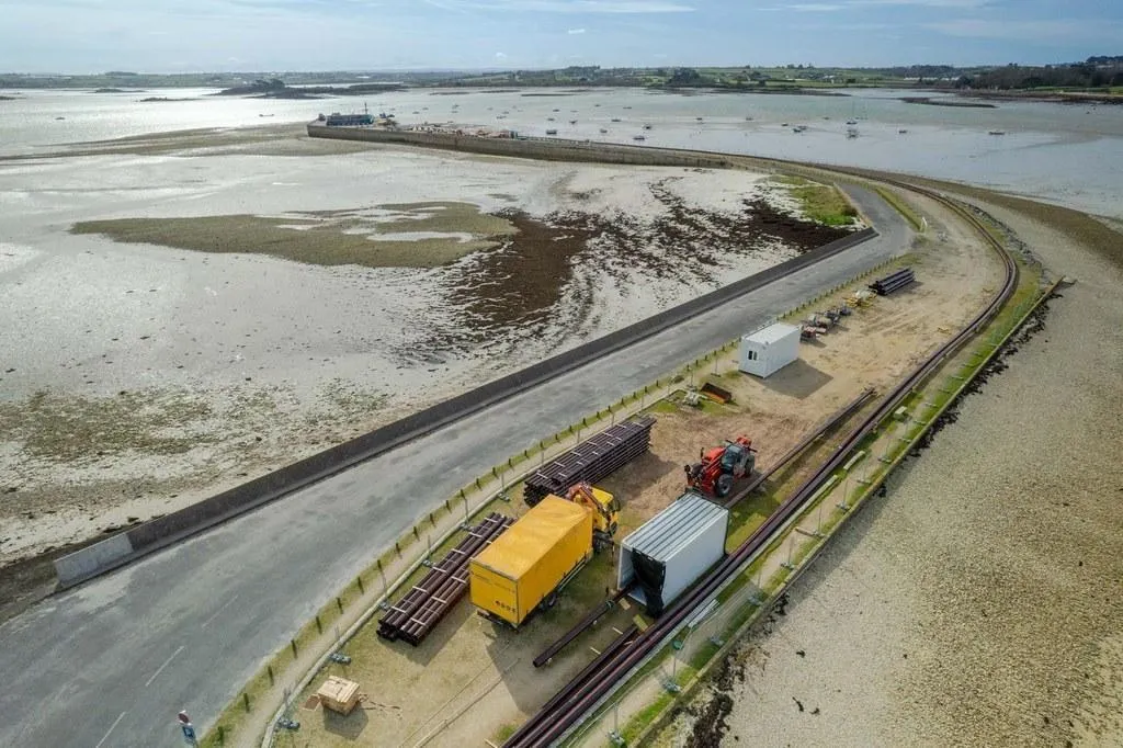 Celtic interconnector : les fourreaux ont quitté l’îlot Sainte-Anne, à ...