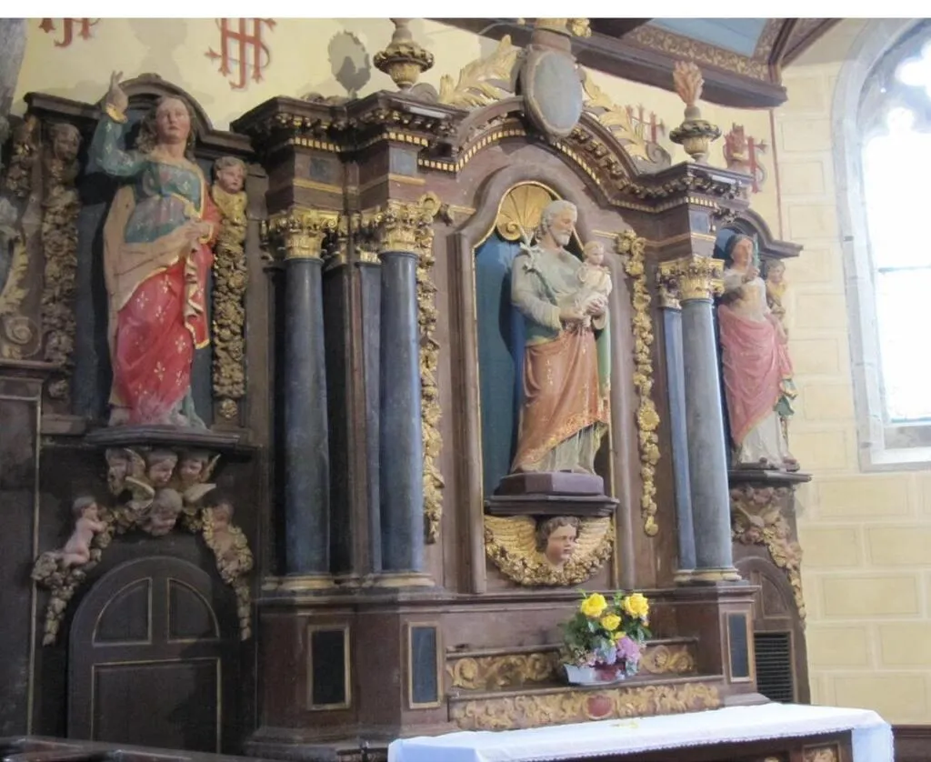 Pleyber-Christ. Les retables du maître-autel et ce dernier sont ...