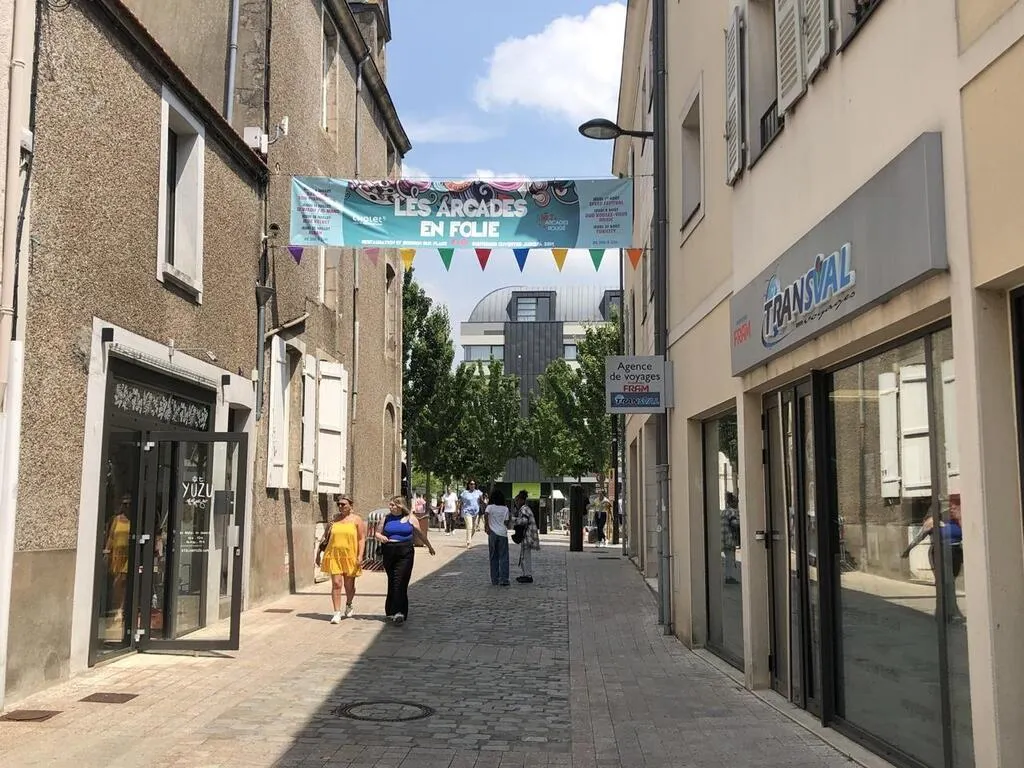 Aux Arcades en folie, buvette, restauration et concerts gratuits à Cholet cet été - Cholet ...