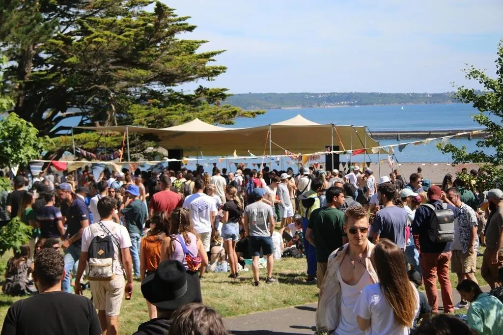 EN IMAGES. Avec ses dancefloor ensoleillés, Astropolis réchauffe les ...