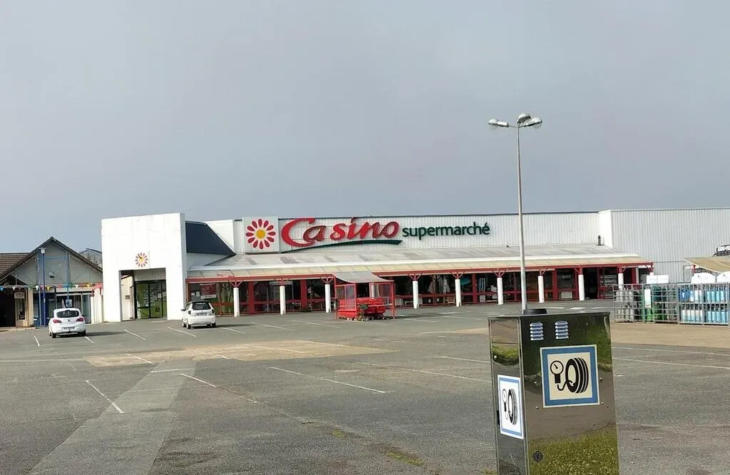 À Plougasnou, le supermarché Casino devient un U Express - Brest ...