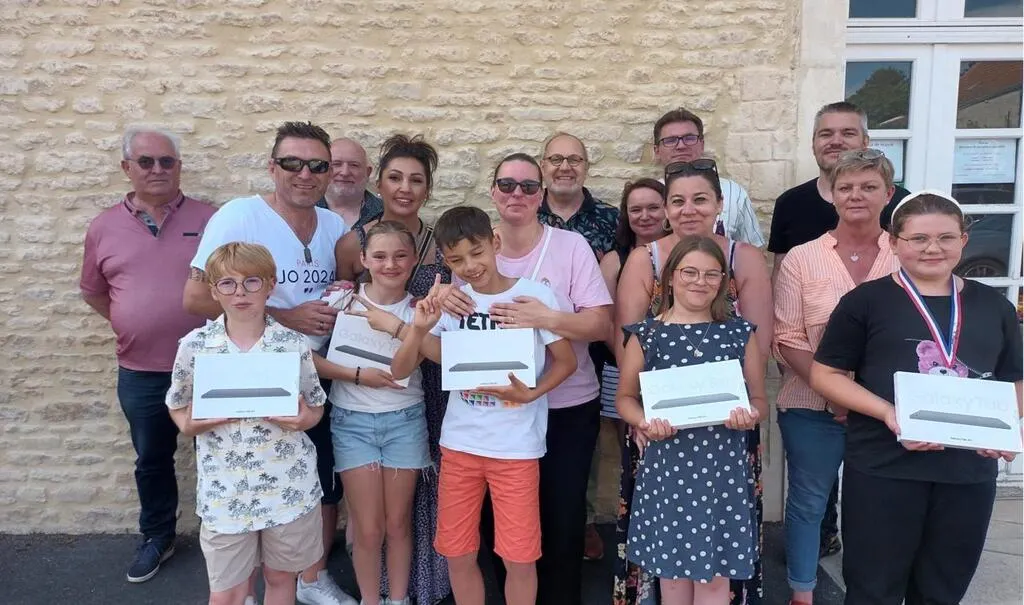 Gouvix. Des tablettes pour les futurs collégiens - Caen.maville.com