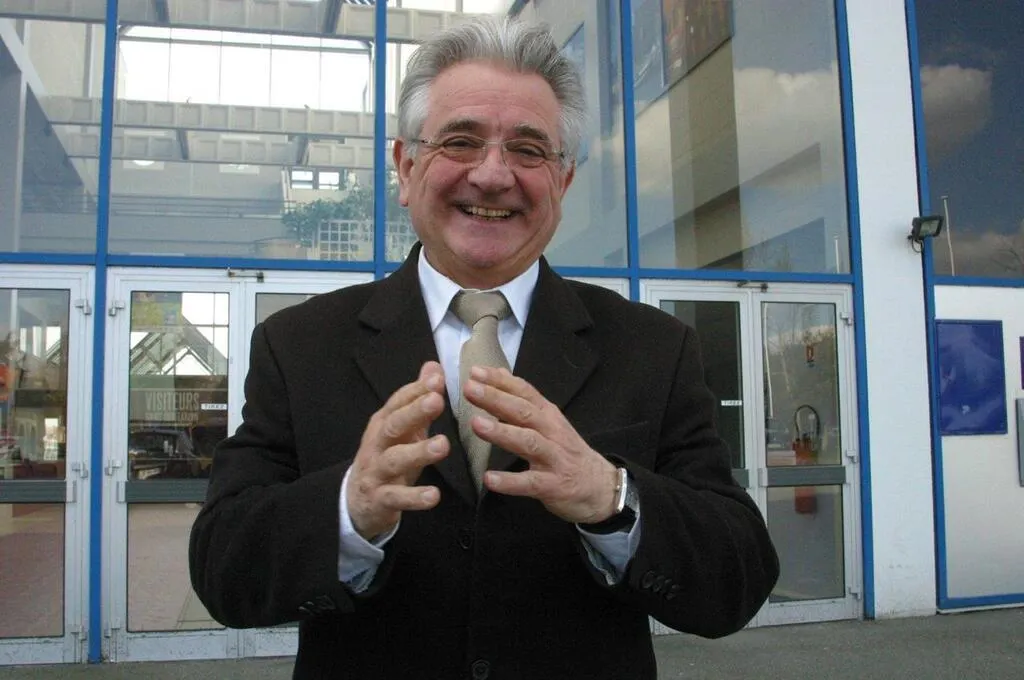 Jean-Pierre Descombes, célèbre animateur des « Jeux de 20 heures », est ...