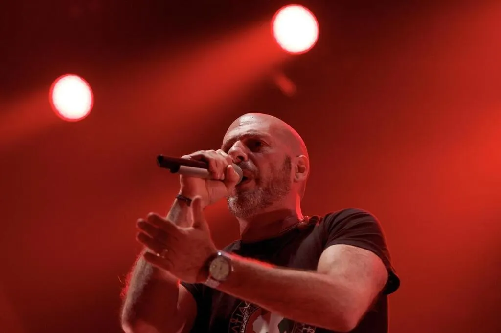 Législatives 2024. Un collectif de vingt rappeurs sort un single contre ...