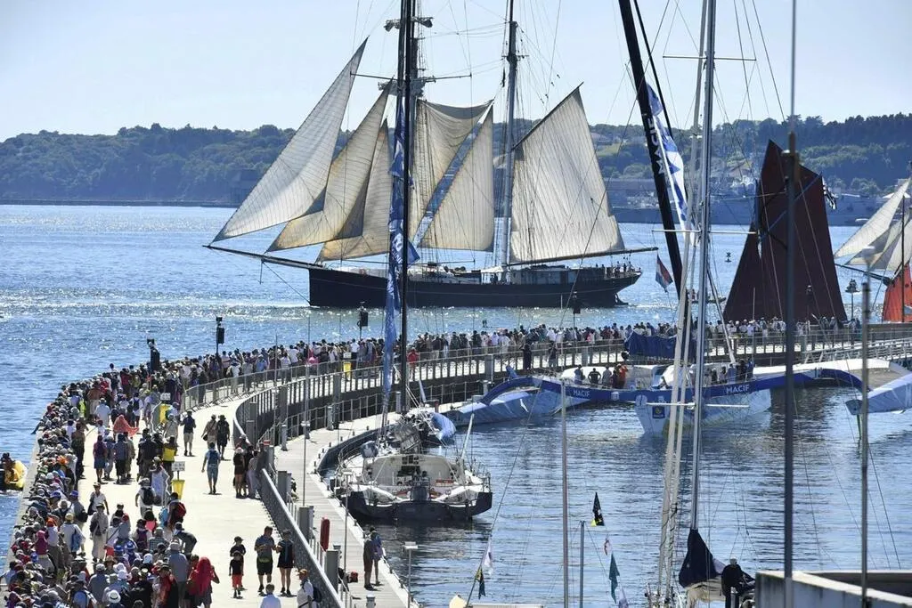 Vous avez fait une belle rencontre aux Fêtes maritimes ? Racontez-nous ...