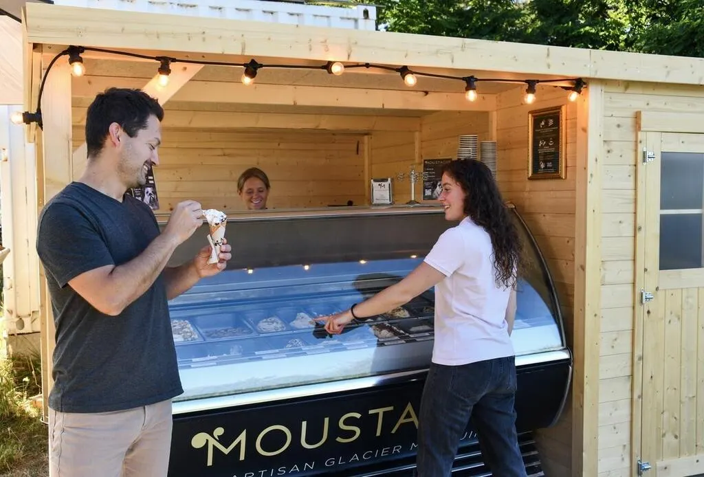 Saint-Malo. Les glaces Moustache s’installent au Point Zéro, à la cité d’Aleth - Saint-Malo ...