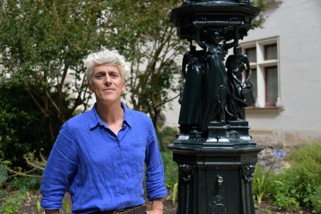 Les fontaines Wallace féministes de Cyril Pedrosa - Les Sables d'Olonne ...