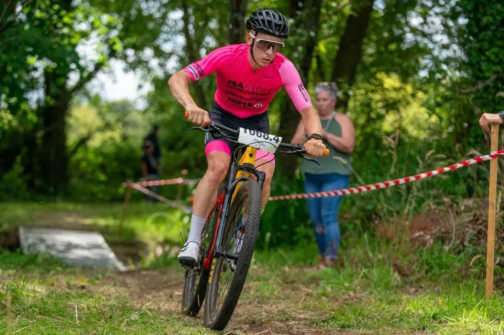 EN IMAGE. MP Cycles team s’adjuge les 24 Heures VTT du Belinois . Sport - Fréjus-Saint-Raphaël ...