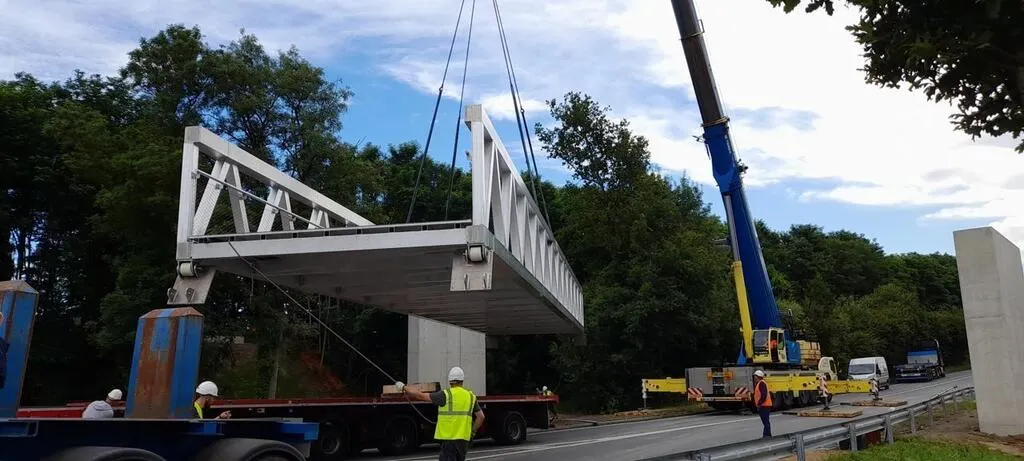 EN IMAGES. À Château-Gontier, la passerelle de la Maroutière pour le V and B Fest’ a été - Laval ...