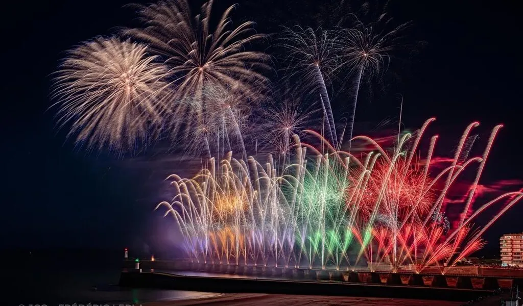 Envoyez-nous vos plus belles photos de feux d’artifice du 14-Juillet en Vendée - Les Sables d ...