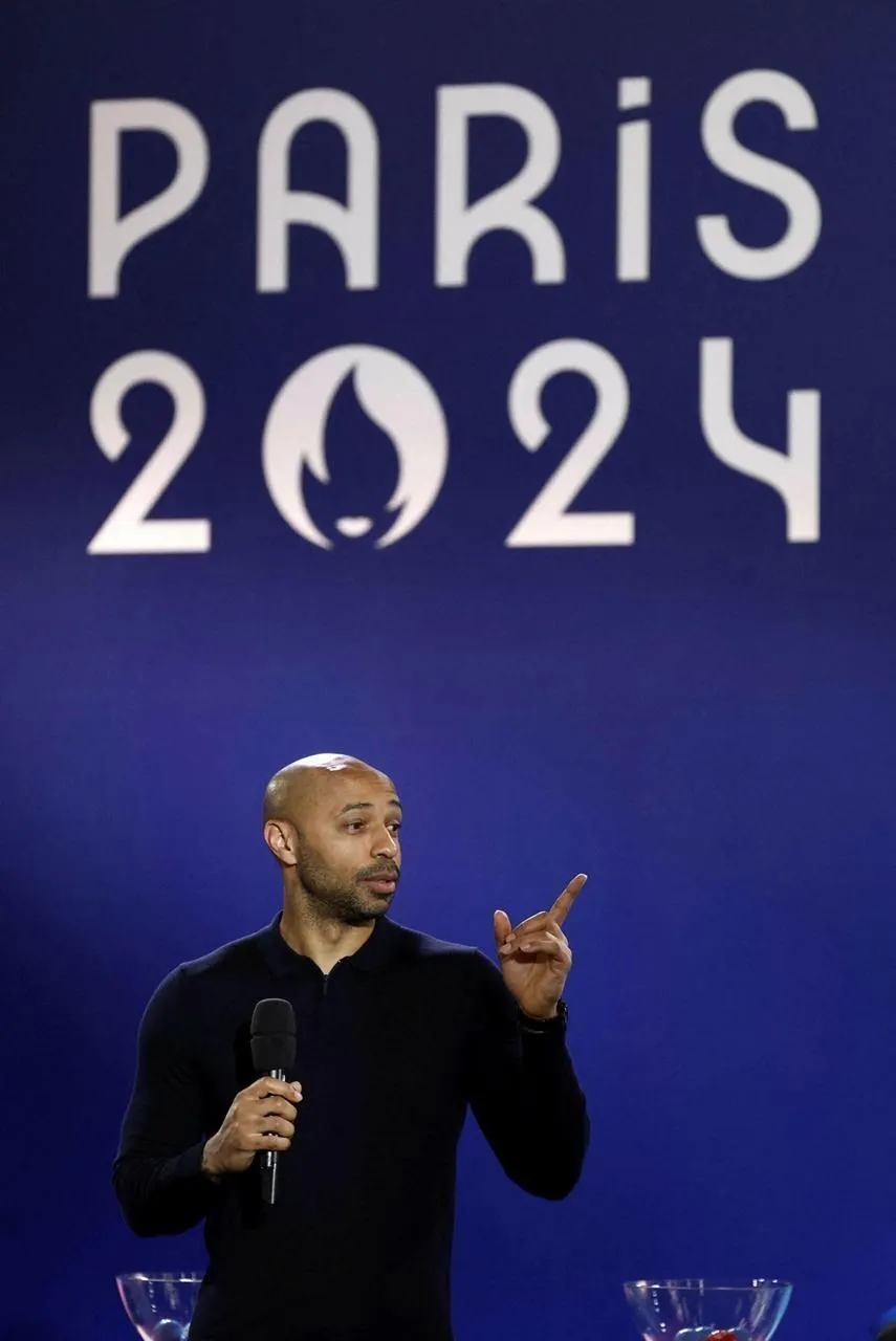 JO 2024. Thierry Henry premier relayeur de la flamme olympique à Paris, dimanche 14 juillet ...