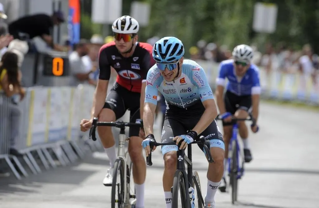Cyclisme - Tour 79. À Missé (142 km) Killian Théot (VC Rouen) fait coup ...