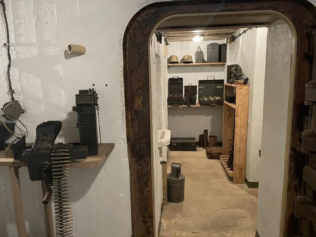 Dans le bunker allemand de Saint-Brevin-les-Pins, la cage à oiseaux protégeait les soldats - La ...