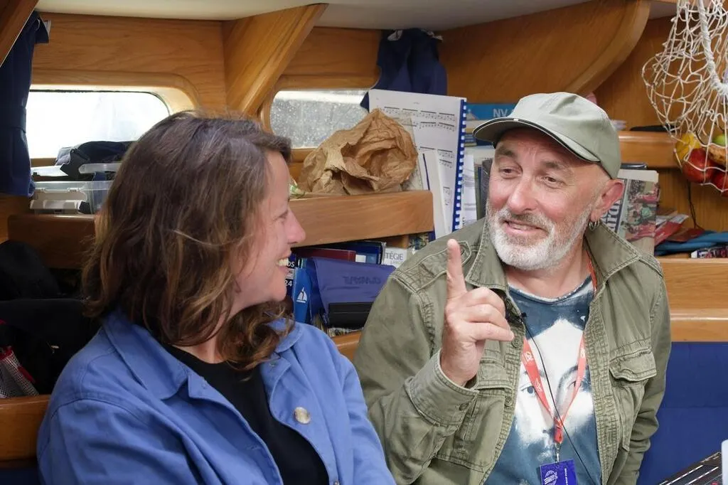 En tournée à la voile, Émilie et Yann Tiersen joueront pour la parade ...