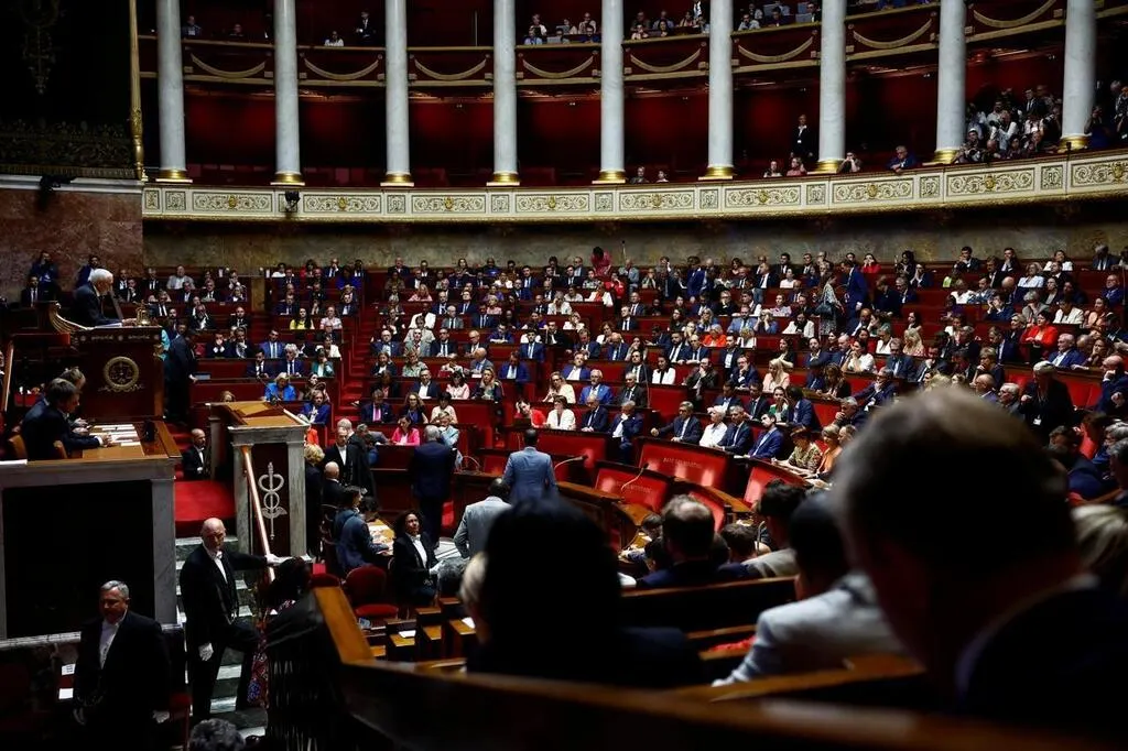 Assemblée nationale : députés et groupes politiques, voici la ...
