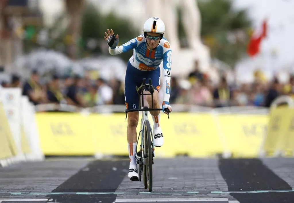 VIDÉO. « Inoubliable » : Romain Bardet a bouclé sa dernière étape sur ...
