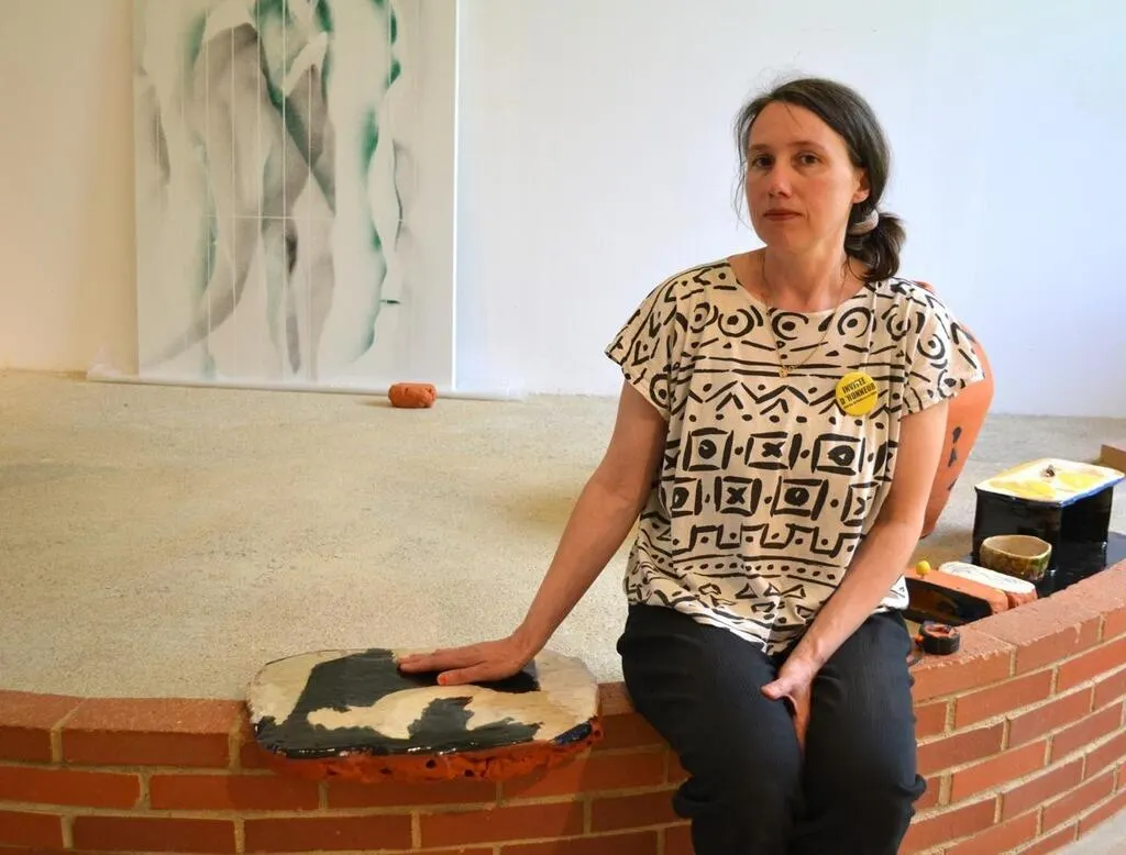 Près de Cholet, à la Maison du potier, le siège en terre : « Une ...