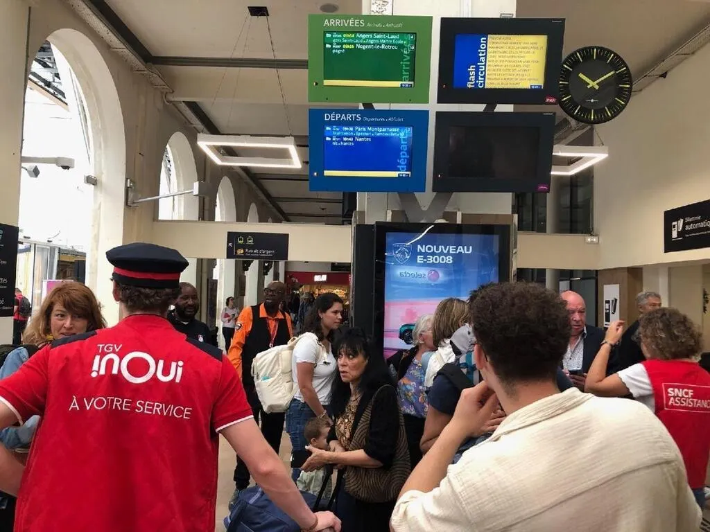 La gare du Mans paralysée après une « attaque massive » sur le réseau SNCF - Cholet.maville.com
