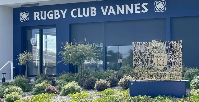 Rugby Club Vannes : au d’Aucy Park, une sculpture rend hommage aux ...