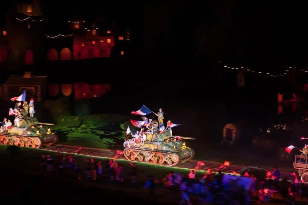 Au Puy du Fou, la Cinéscénie célèbre le Débarquement de 1944 dans une ...