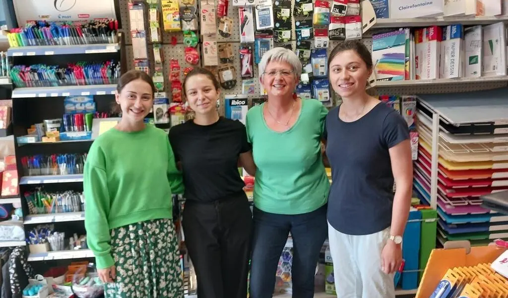 À Écommoy, cette librairie prépare 1 700 kits scolaires pour bien ...