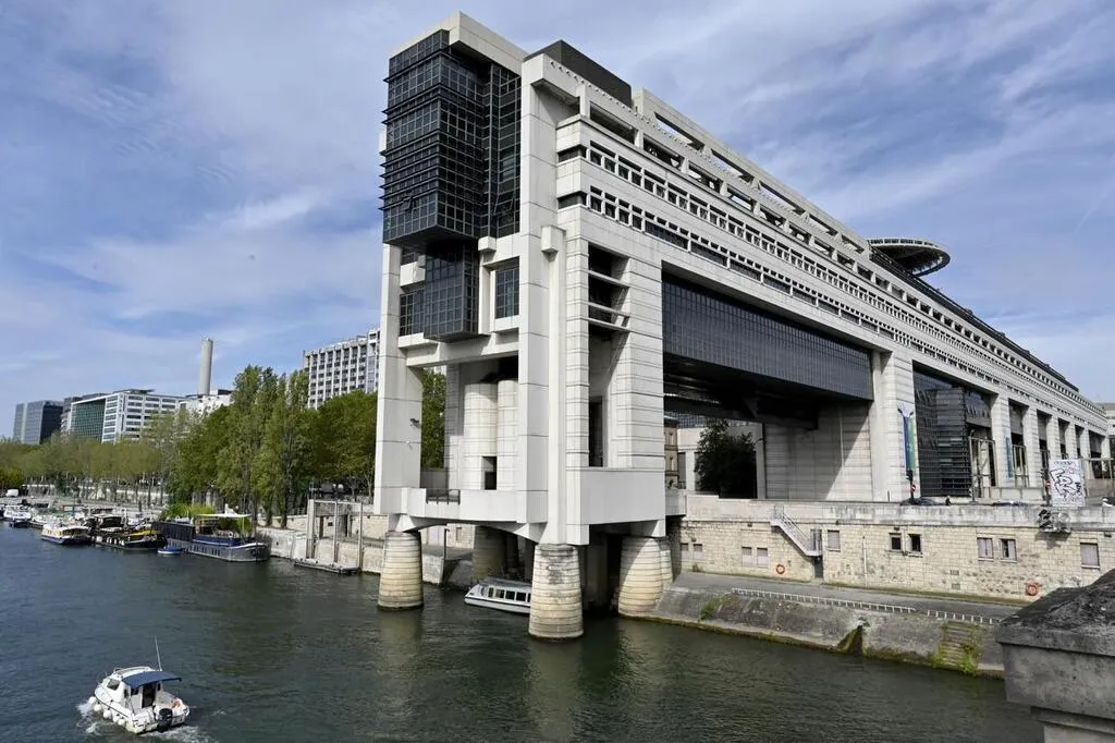 Budget 2025 : après des semaines d’attente, Gabriel Attal propose de ...