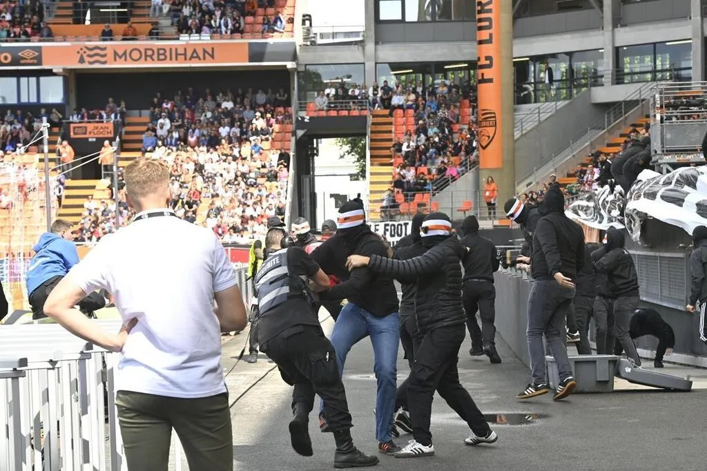 FC Lorient - Grenoble : le car régie peinturé par des supporters, une retransmission a minima ...