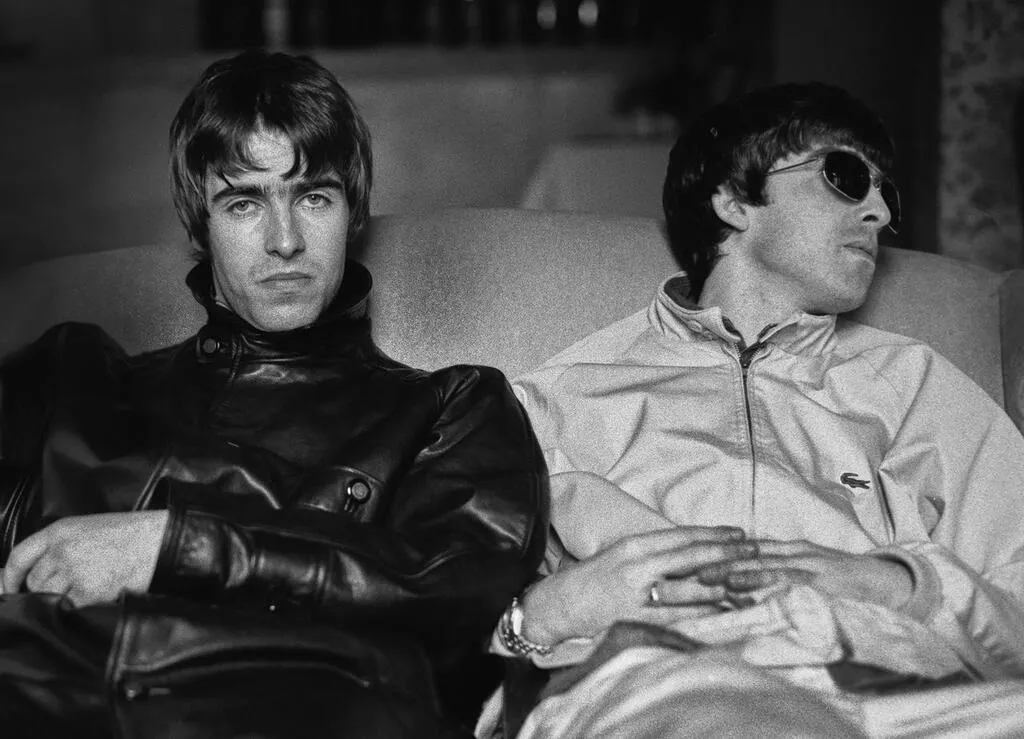 Oasis, le mythique groupe anglais, annonce sa reformation après une ...