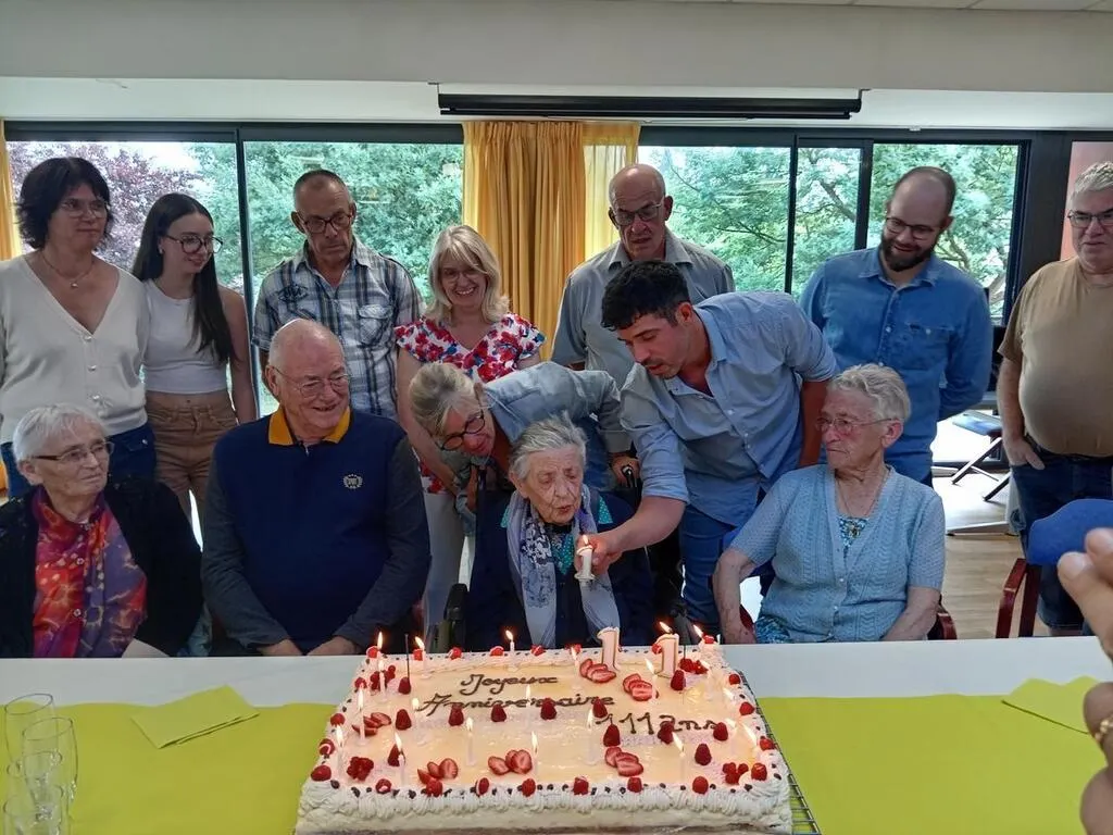 « Elle adore discuter » : à tout juste 111 ans, Maria Gauvin est la ...