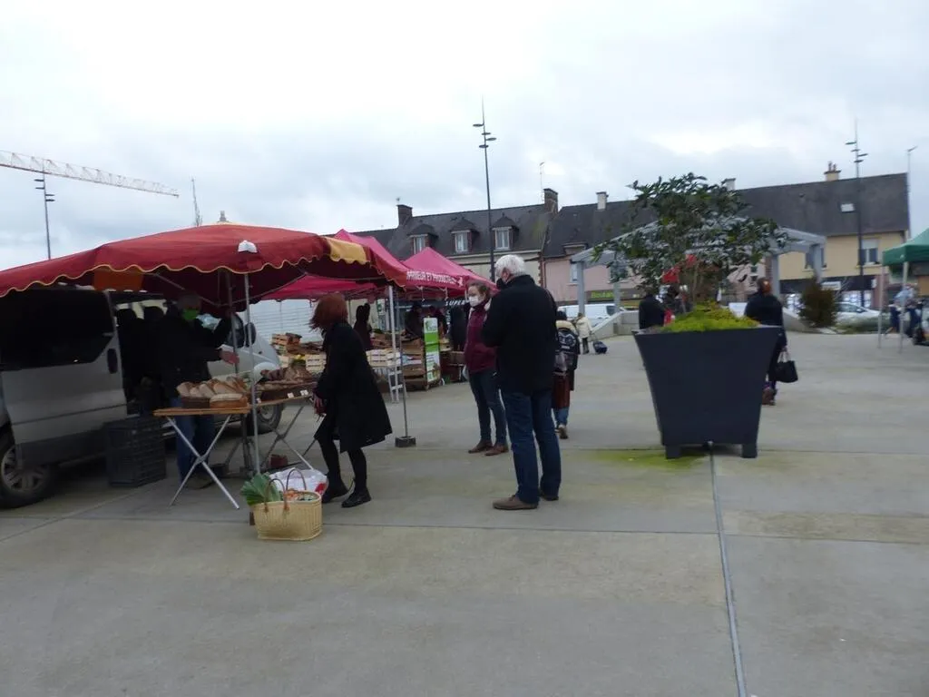 La place du docteur-Joly à Bruz, hommage à l’ancien maire et aux ...