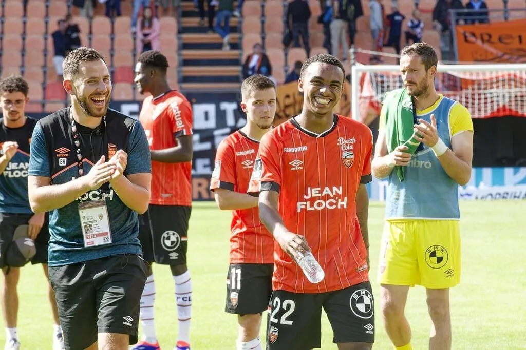FC Lorient. Junior Kroupi devrait rester chez les Merlus . Sport ...